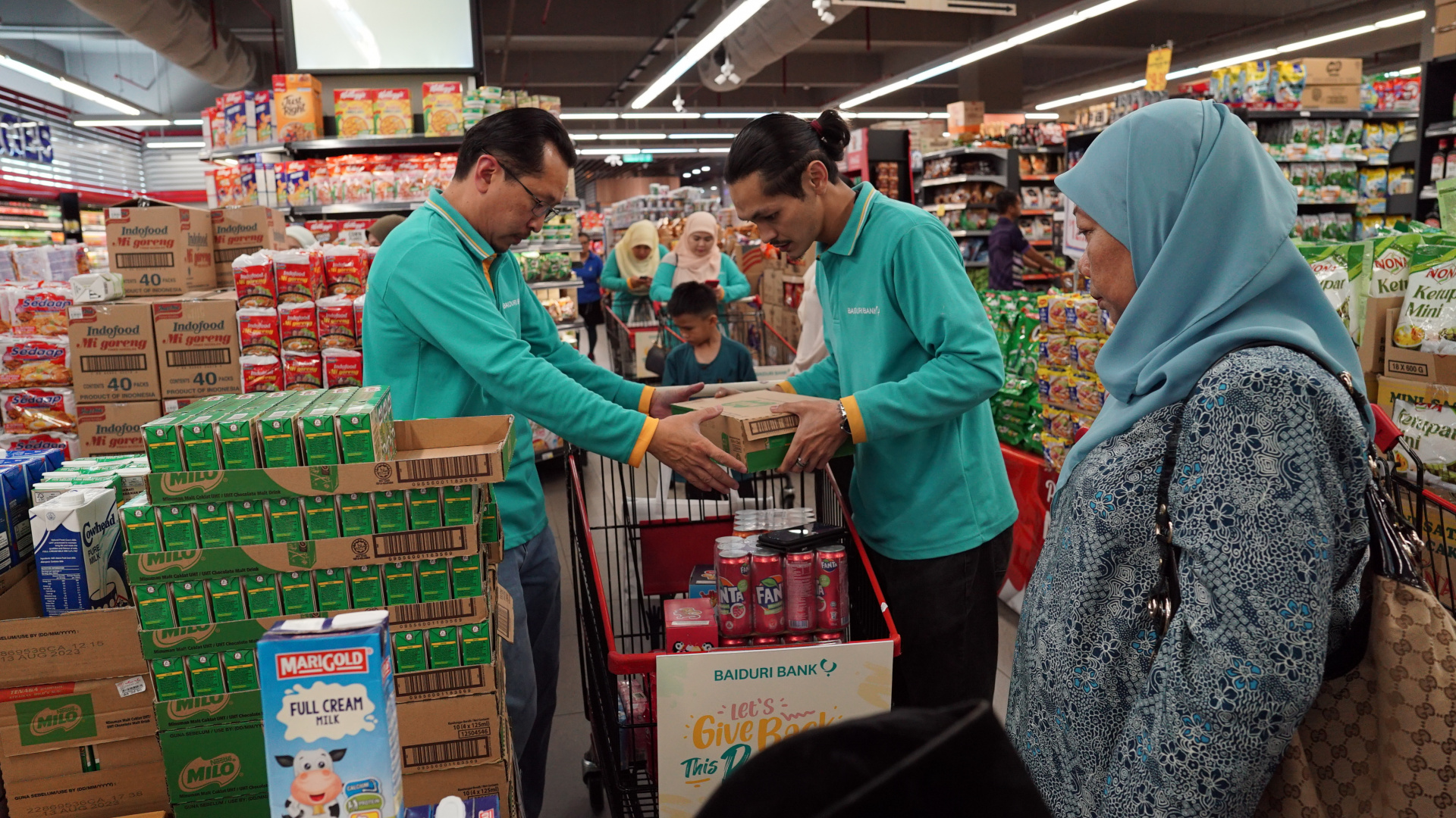 Baiduri Bank continues annual ‘Let’s Give Back This Ramadhan’ event ...